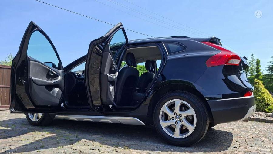 Melns Volvo V40 2014 Kauņa, ar dzinēja tilpumu 1.98 L un nobraukumu 209 tūkst. km par 7500 €, foto 10 vietnē AUTOMOTO.COM.LV