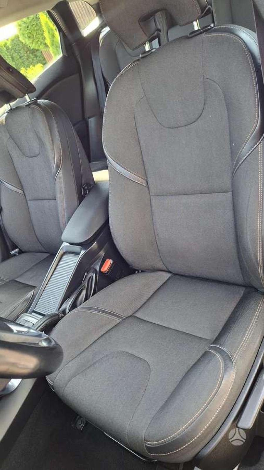 Melns Volvo V40 2014 Kauņa, ar dzinēja tilpumu 1.98 L un nobraukumu 209 tūkst. km par 7500 €, foto 27 vietnē AUTOMOTO.COM.LV