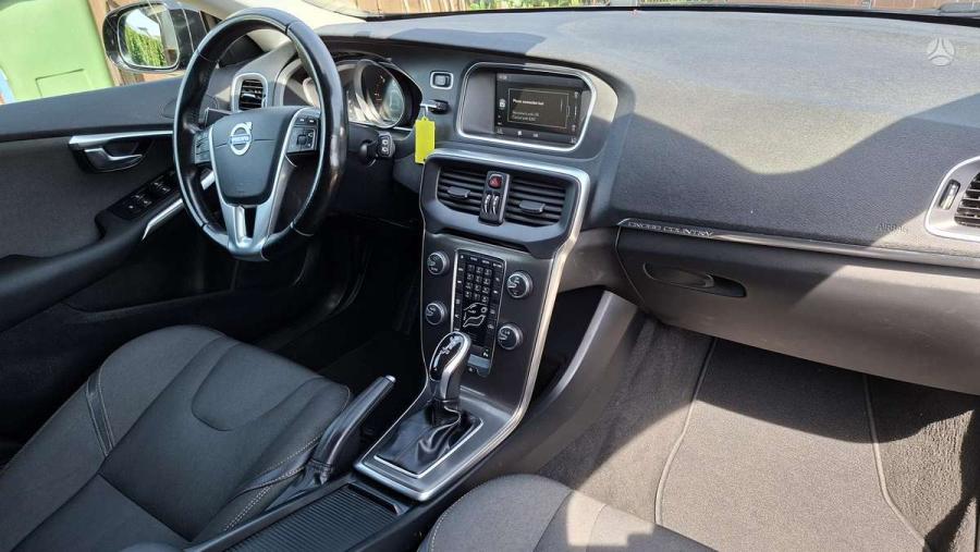 Melns Volvo V40 2014 Kauņa, ar dzinēja tilpumu 1.98 L un nobraukumu 209 tūkst. km par 7500 €, foto 28 vietnē AUTOMOTO.COM.LV