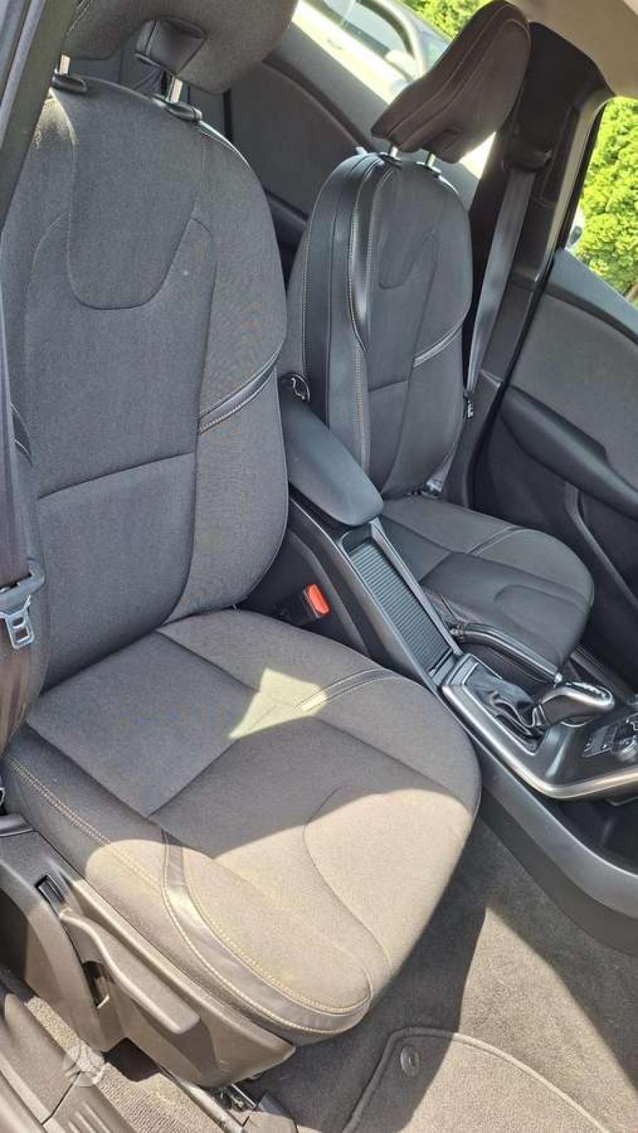 Melns Volvo V40 2014 Kauņa, ar dzinēja tilpumu 1.98 L un nobraukumu 209 tūkst. km par 7500 €, foto 29 vietnē AUTOMOTO.COM.LV