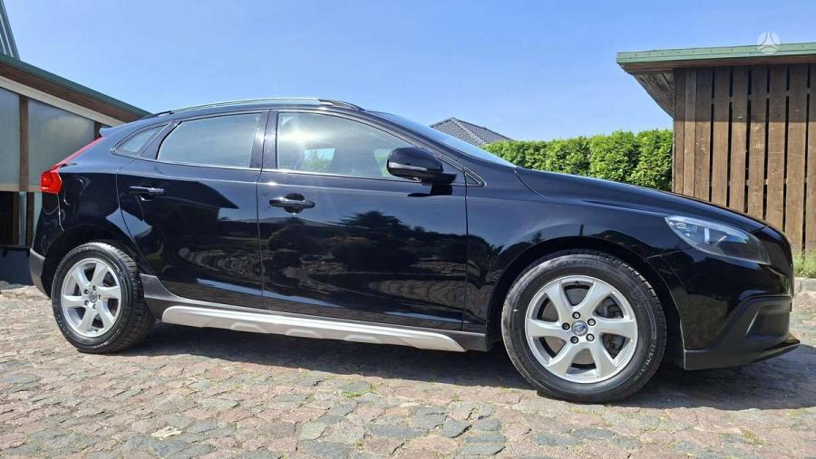 Melns Volvo V40 2014 Kauņa, ar dzinēja tilpumu 1.98 L un nobraukumu 209 tūkst. km par 7500 €, foto 37 vietnē AUTOMOTO.COM.LV