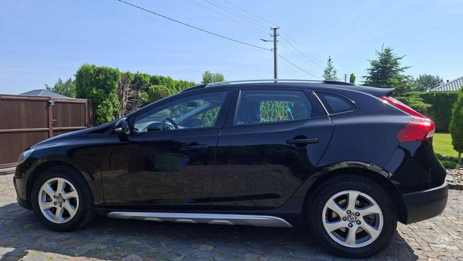 Melns Volvo V40 2014 Kauņa, ar dzinēja tilpumu 1.98 L un nobraukumu 209 tūkst. km par 7500 €, foto 42 vietnē AUTOMOTO.COM.LV