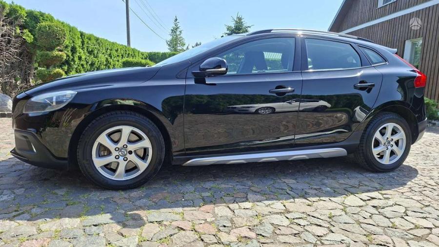 Melns Volvo V40 2014 Kauņa, ar dzinēja tilpumu 1.98 L un nobraukumu 209 tūkst. km par 7500 €, foto 43 vietnē AUTOMOTO.COM.LV