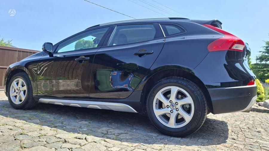 Melns Volvo V40 2014 Kauņa, ar dzinēja tilpumu 1.98 L un nobraukumu 209 tūkst. km par 7500 €, foto 45 vietnē AUTOMOTO.COM.LV