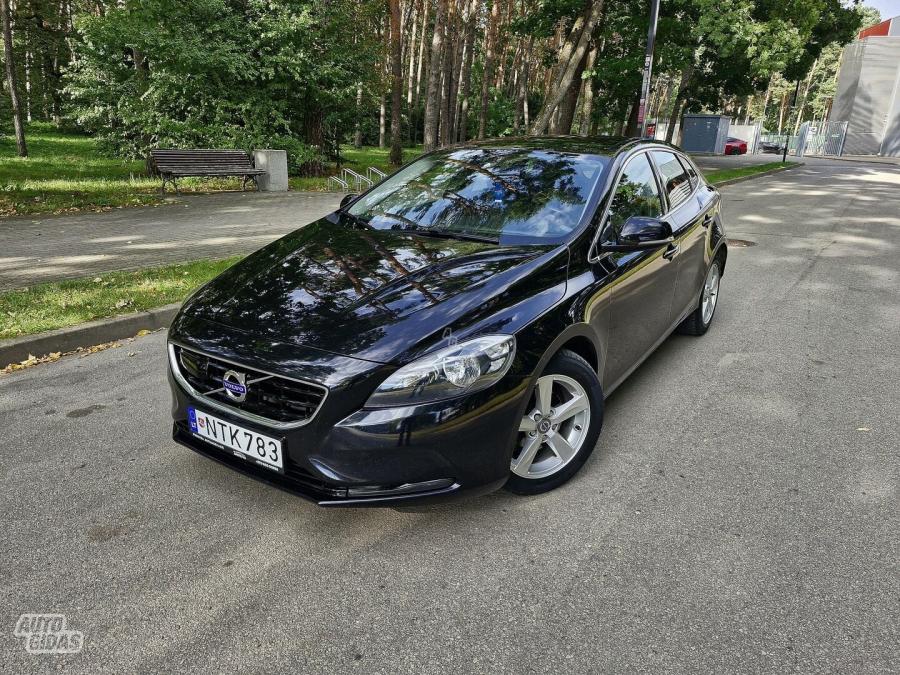 Black Volvo V40 2014 in Alytus, with an engine capacity of 1.60 L and mileage of 259 thousand km for 6270 €, photo 1 on AUTOMOTO.COM.LV