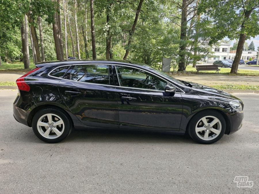 Black Volvo V40 2014 in Alytus, with an engine capacity of 1.60 L and mileage of 259 thousand km for 6270 €, photo 7 on AUTOMOTO.COM.LV