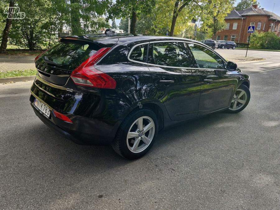 Black Volvo V40 2014 in Alytus, with an engine capacity of 1.60 L and mileage of 259 thousand km for 6270 €, photo 17 on AUTOMOTO.COM.LV