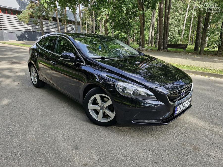 Black Volvo V40 2014 in Alytus, with an engine capacity of 1.60 L and mileage of 259 thousand km for 6270 €, photo 18 on AUTOMOTO.COM.LV