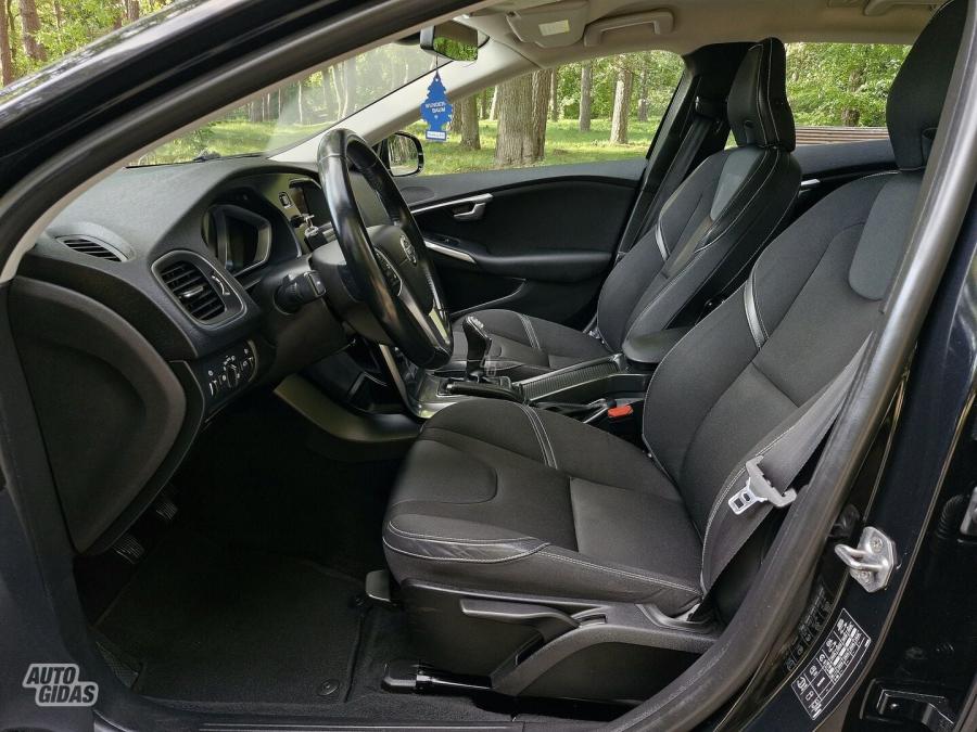 Black Volvo V40 2014 in Alytus, with an engine capacity of 1.60 L and mileage of 259 thousand km for 6270 €, photo 26 on AUTOMOTO.COM.LV