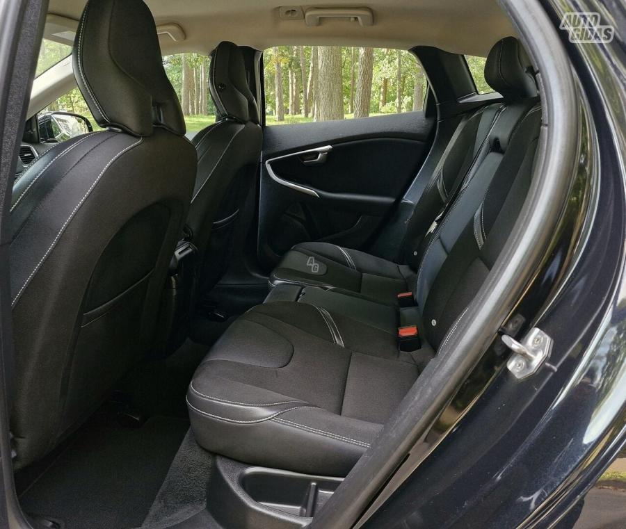 Black Volvo V40 2014 in Alytus, with an engine capacity of 1.60 L and mileage of 259 thousand km for 6270 €, photo 27 on AUTOMOTO.COM.LV