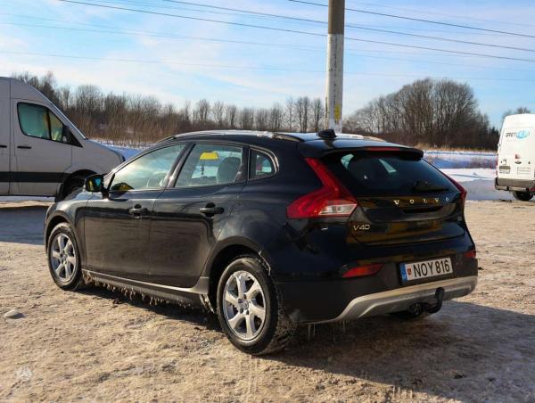 Melns Volvo V40 2015 Šauļi, ar dzinēja tilpumu 1.97 L un nobraukumu 333 tūkst. km par 7600 €, foto 3 vietnē AUTOMOTO.COM.LV