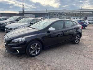 Black Volvo V40 2016 in Kaunas, with an engine capacity of 2.00 L and mileage of 236 thousand km for 5970 €, photo 3 on AUTOMOTO.COM.LV