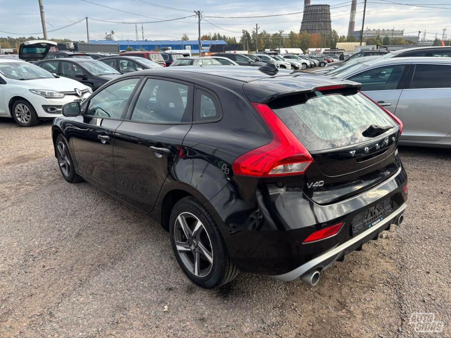 Black Volvo V40 2016 in Kaunas, with an engine capacity of 2.00 L and mileage of 236 thousand km for 5970 €, photo 5 on AUTOMOTO.COM.LV