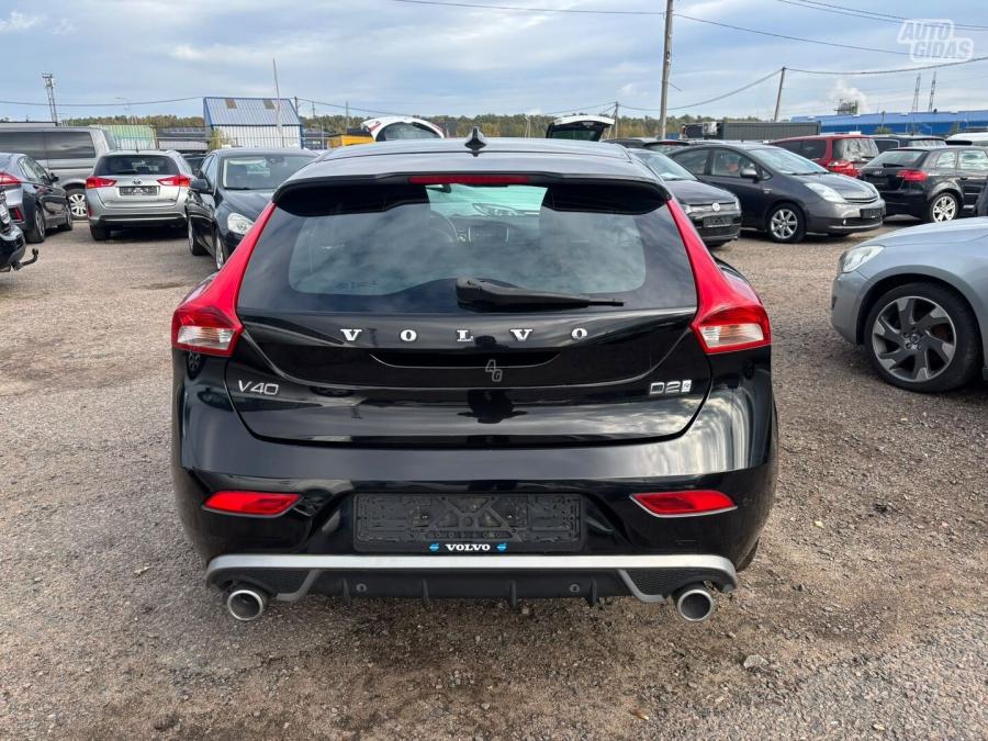 Black Volvo V40 2016 in Kaunas, with an engine capacity of 2.00 L and mileage of 236 thousand km for 5970 €, photo 6 on AUTOMOTO.COM.LV