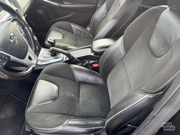 Volvo V40 2016 Kauņa vietnē Melns Volvo V40 2016 Kauņa, ar dzinēja tilpumu 2.00 L un nobraukumu 236 tūkst. km par 5970 €, foto 11 vietnē AUTOMOTO.COM.LV
