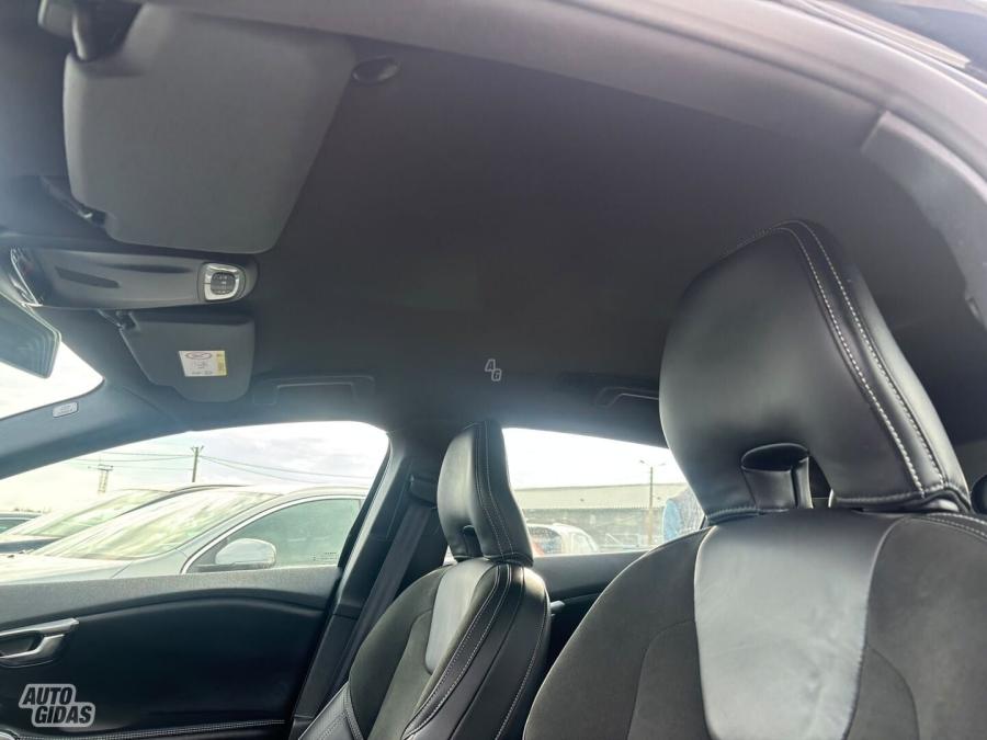 Black Volvo V40 2016 in Kaunas, with an engine capacity of 2.00 L and mileage of 236 thousand km for 5970 €, photo 12 on AUTOMOTO.COM.LV