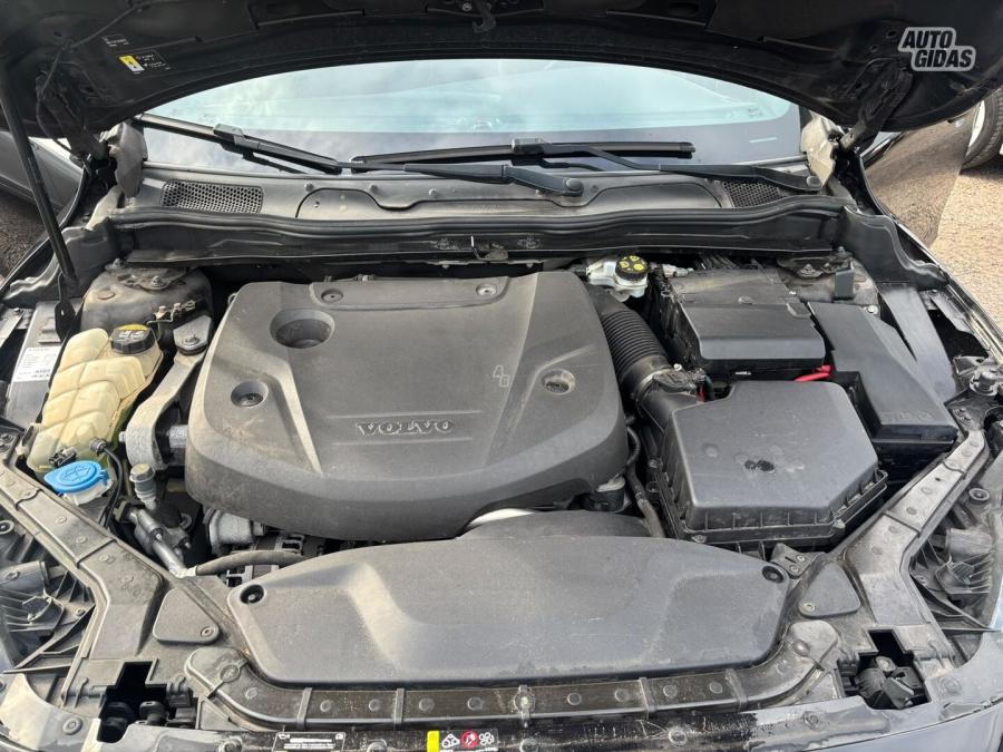 Black Volvo V40 2016 in Kaunas, with an engine capacity of 2.00 L and mileage of 236 thousand km for 5970 €, photo 13 on AUTOMOTO.COM.LV