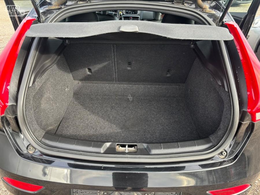 Black Volvo V40 2016 in Kaunas, with an engine capacity of 2.00 L and mileage of 236 thousand km for 5970 €, photo 14 on AUTOMOTO.COM.LV