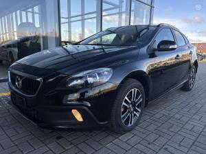 Black Volvo V40 2017 in Vilnius, with an engine capacity of 1.97 L and mileage of 246 thousand km for 9399 €, photo 3 on AUTOMOTO.COM.LV