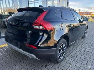 Black Volvo V40 2017 in Vilnius, with an engine capacity of 1.97 L and mileage of 246 thousand km for 9399 €, photo 7 on AUTOMOTO.COM.LV