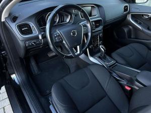 Black Volvo V40 2017 in Vilnius, with an engine capacity of 1.97 L and mileage of 246 thousand km for 9399 €, photo 12 on AUTOMOTO.COM.LV