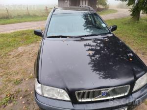 Black Volvo V40 2001 in Tukums, with an engine capacity of 1.90 L and mileage of 436 thousand km for 450 €, photo 3 on AUTOMOTO.COM.LV