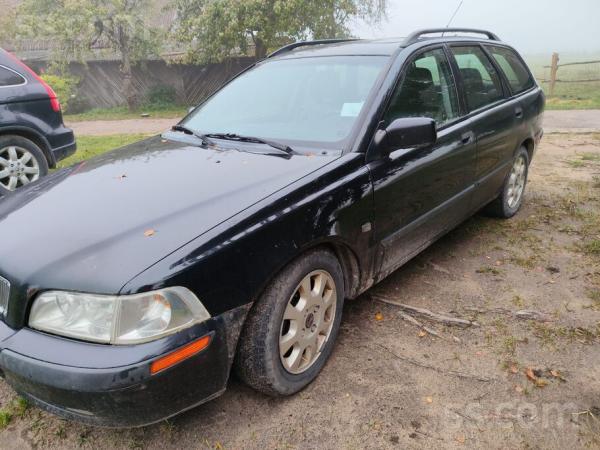 Black Volvo V40 2001 in Tukums, with an engine capacity of 1.90 L and mileage of 436 thousand km for 450 €, photo 4 on AUTOMOTO.COM.LV
