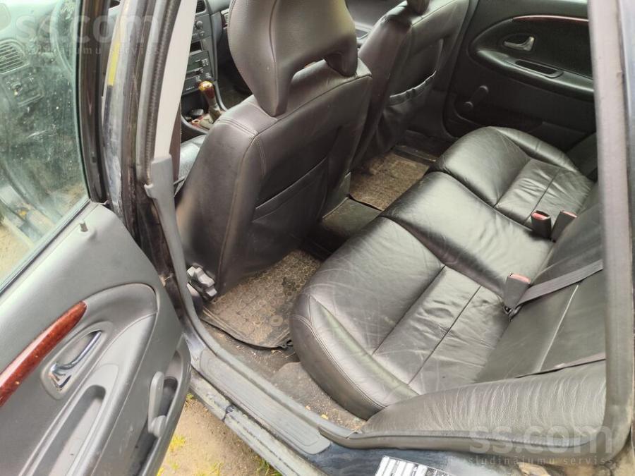 Black Volvo V40 2001 in Tukums, with an engine capacity of 1.90 L and mileage of 436 thousand km for 450 €, photo 6 on AUTOMOTO.COM.LV