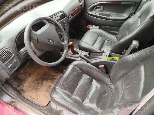 Black Volvo V40 2001 in Tukums, with an engine capacity of 1.90 L and mileage of 436 thousand km for 450 €, photo 7 on AUTOMOTO.COM.LV