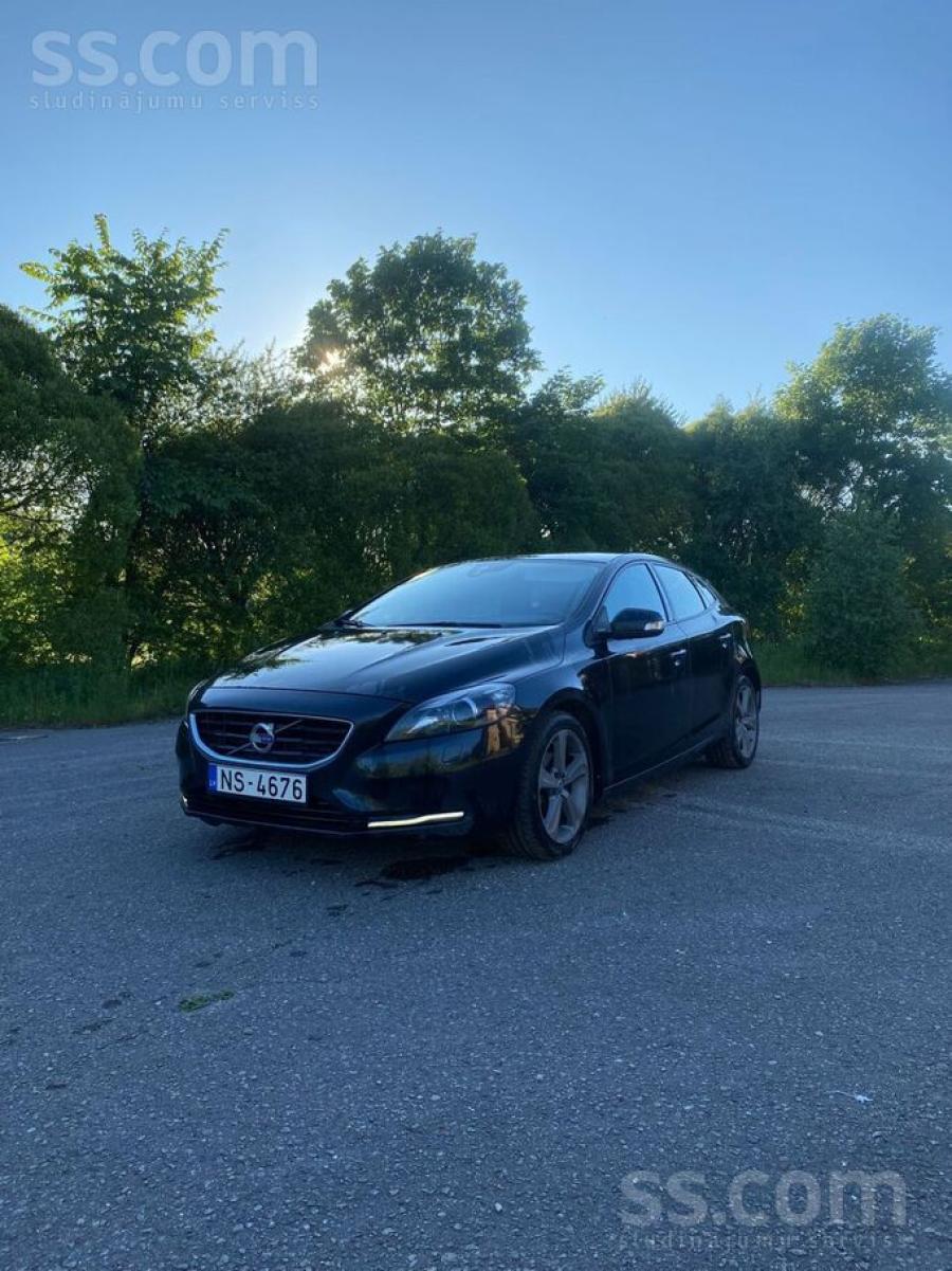 Melns Volvo V40 2012 Rīga, ar dzinēja tilpumu 1.60 L un nobraukumu 282 tūkst. km par 4200 €, foto 1 vietnē AUTOMOTO.COM.LV