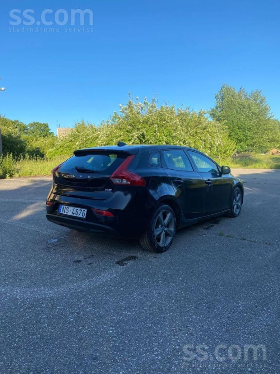 Melns Volvo V40 2012 Rīga, ar dzinēja tilpumu 1.60 L un nobraukumu 282 tūkst. km par 4200 €, foto 4 vietnē AUTOMOTO.COM.LV