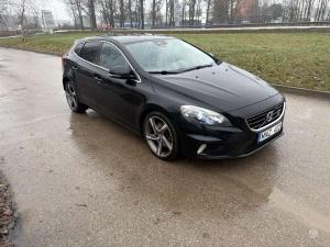 Black Volvo V40 2012 in Kaunas, with an engine capacity of 2.00 L and mileage of 315 thousand km for 6400 €, photo 3 on AUTOMOTO.COM.LV
