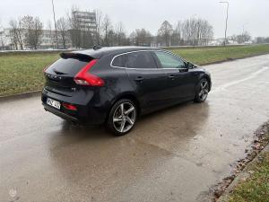 Black Volvo V40 2012 in Kaunas, with an engine capacity of 2.00 L and mileage of 315 thousand km for 6400 €, photo 5 on AUTOMOTO.COM.LV