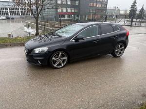 Black Volvo V40 2012 in Kaunas, with an engine capacity of 2.00 L and mileage of 315 thousand km for 6400 €, photo 8 on AUTOMOTO.COM.LV