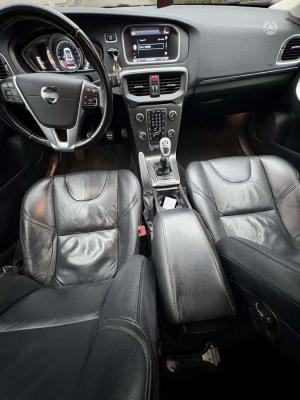 Black Volvo V40 2012 in Kaunas, with an engine capacity of 2.00 L and mileage of 315 thousand km for 6400 €, photo 12 on AUTOMOTO.COM.LV