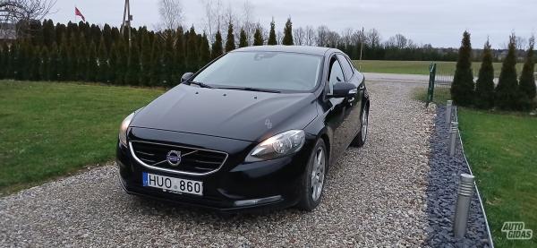 Black Volvo V40 2012 in Alytus, with an engine capacity of 2.00 L and mileage of 312 thousand km for 5950 €, photo 1 on AUTOMOTO.COM.LV
