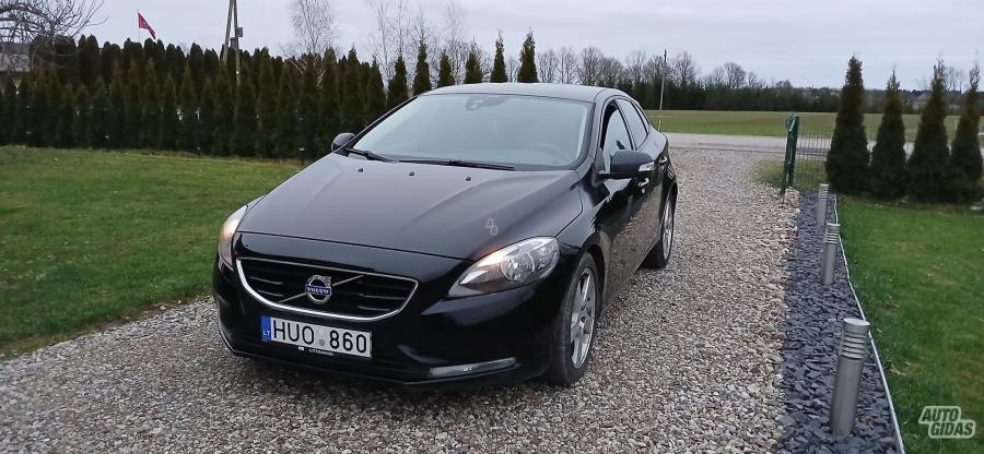 Black Volvo V40 2012 in Alytus, with an engine capacity of 2.00 L and mileage of 312 thousand km for 5950 €, photo 1 on AUTOMOTO.COM.LV