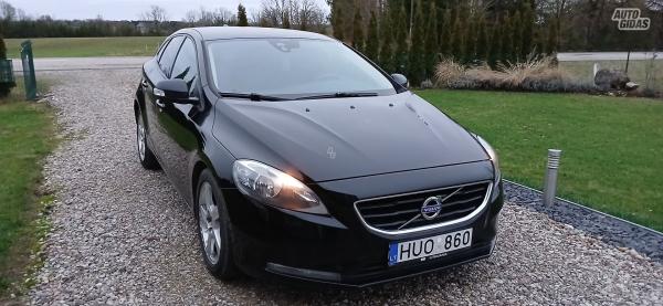 Black Volvo V40 2012 in Alytus, with an engine capacity of 2.00 L and mileage of 312 thousand km for 5950 €, photo 2 on AUTOMOTO.COM.LV