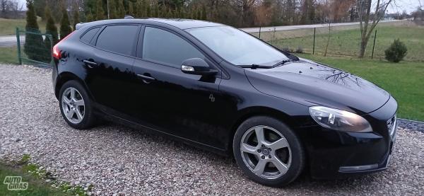 Black Volvo V40 2012 in Alytus, with an engine capacity of 2.00 L and mileage of 312 thousand km for 5950 €, photo 3 on AUTOMOTO.COM.LV
