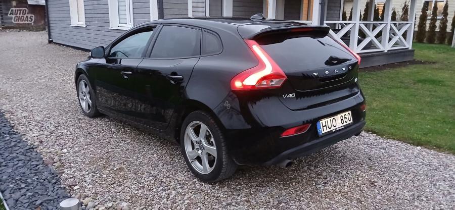 Black Volvo V40 2012 in Alytus, with an engine capacity of 2.00 L and mileage of 312 thousand km for 5950 €, photo 7 on AUTOMOTO.COM.LV