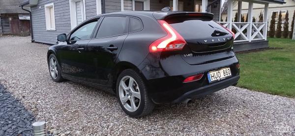Black Volvo V40 2012 in Alytus, with an engine capacity of 2.00 L and mileage of 312 thousand km for 5950 €, photo 8 on AUTOMOTO.COM.LV