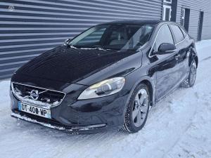Melns Volvo V40 2012 Tauragė, ar dzinēja tilpumu 1.60 L un nobraukumu 300 tūkst. km par 4900 €, foto  vietnē AUTOMOTO.COM.LV