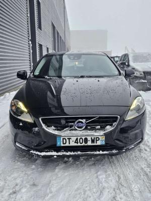 Melns Volvo V40 2012 Tauragė, ar dzinēja tilpumu 1.60 L un nobraukumu 300 tūkst. km par 4900 €, foto 2 vietnē AUTOMOTO.COM.LV