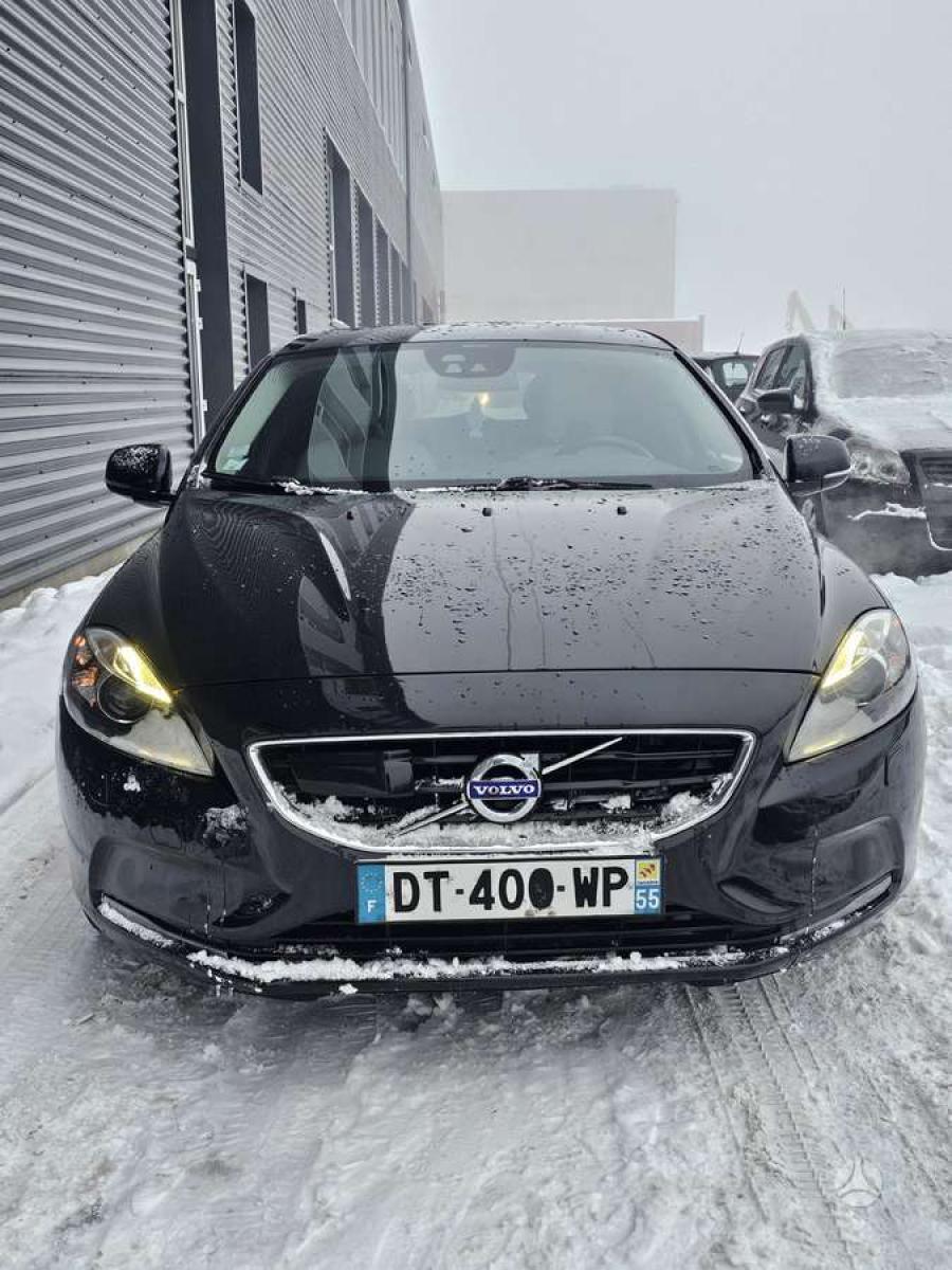 Melns Volvo V40 2012 Tauragė, ar dzinēja tilpumu 1.60 L un nobraukumu 300 tūkst. km par 4900 €, foto 2 vietnē AUTOMOTO.COM.LV