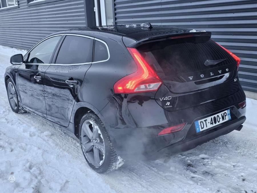 Melns Volvo V40 2012 Tauragė, ar dzinēja tilpumu 1.60 L un nobraukumu 300 tūkst. km par 4900 €, foto 4 vietnē AUTOMOTO.COM.LV