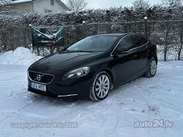 Black Volvo V40 2012 in Paide, with an engine capacity of 1.60 L and mileage of 282 thousand km for 6490 €, photo 1 on AUTOMOTO.COM.LV