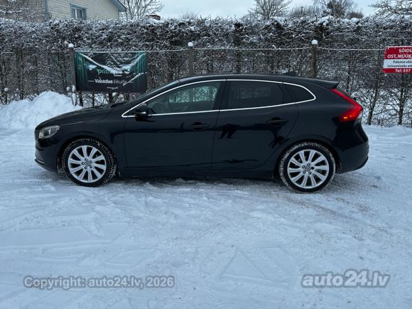 Black Volvo V40 2012 in Paide, with an engine capacity of 1.60 L and mileage of 282 thousand km for 6490 €, photo 8 on AUTOMOTO.COM.LV