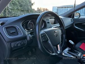 Melns Volvo V40 2012 Paide, ar dzinēja tilpumu 1.60 L un nobraukumu 282 tūkst. km par 6490 €, foto 11 vietnē AUTOMOTO.COM.LV