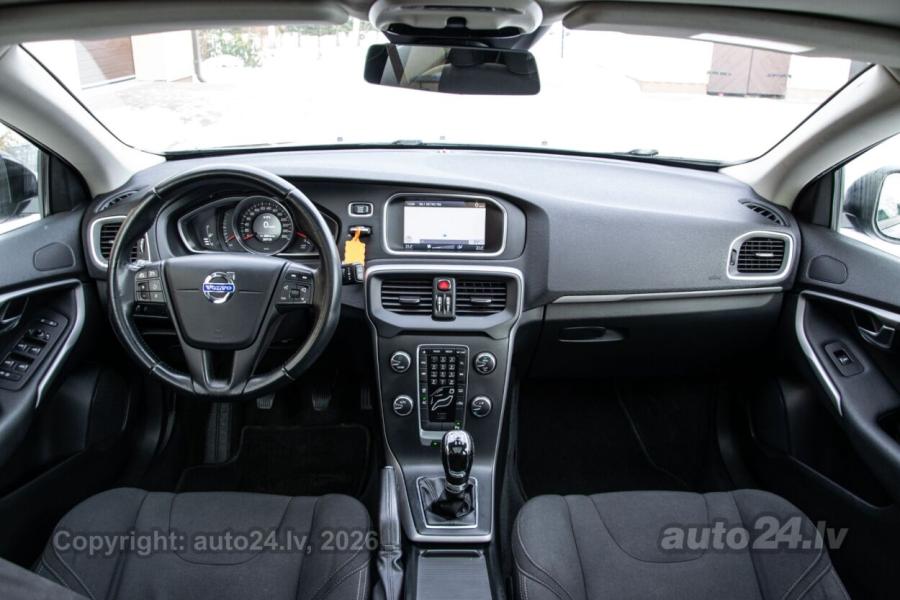 Melns Volvo V40 2012 Paide, ar dzinēja tilpumu 1.60 L un nobraukumu 281 tūkst. km par 6490 €, foto 6 vietnē AUTOMOTO.COM.LV