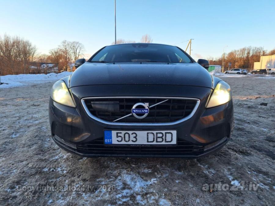 Melns Volvo V40 2012 Tallina, ar dzinēja tilpumu 2.00 L un nobraukumu 327 tūkst. km par 6000 €, foto 1 vietnē AUTOMOTO.COM.LV